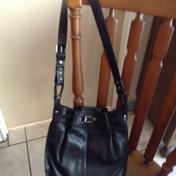 Kenneth Cole | Bags | Kenneth Cole Black Leather Crossbody Bag | Poshmark